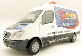 Véhicule utilitaire Australien MERCEDES Sprinter aux couleur Pirtek ...
